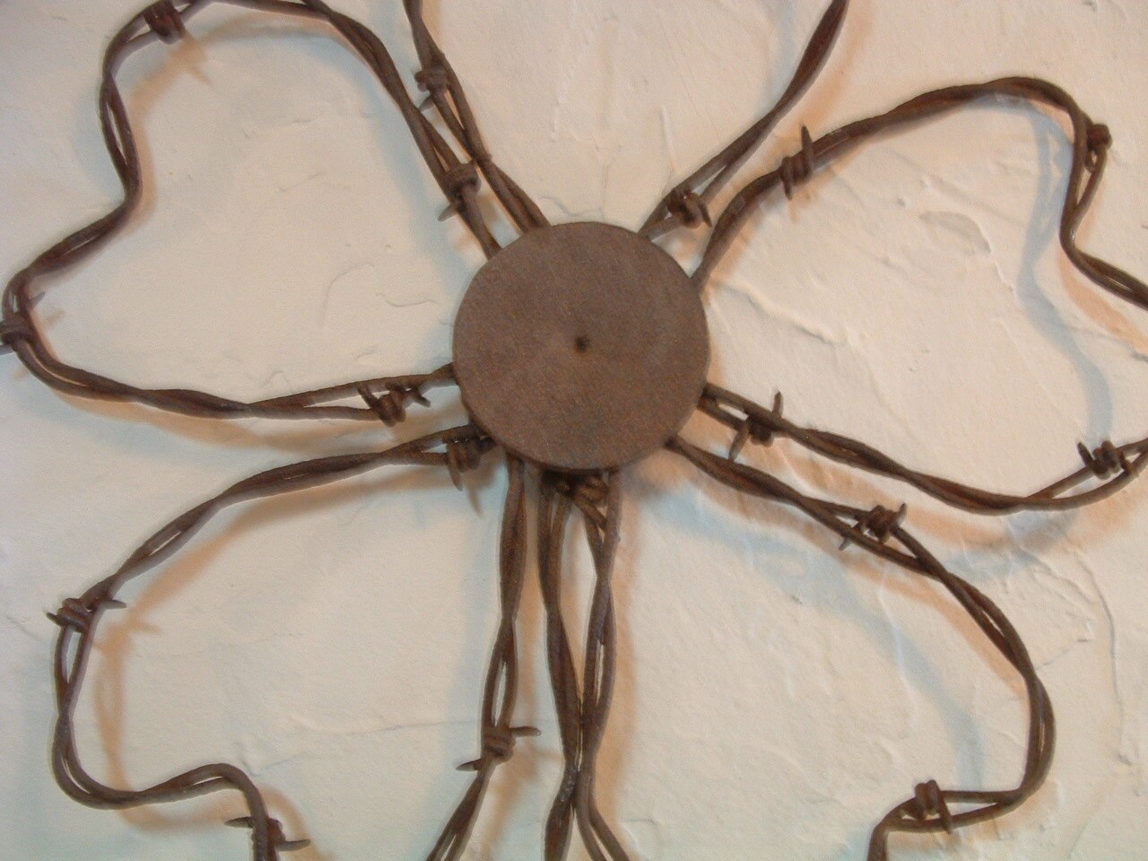 Rustic Western Rusty Barbed Wire 5 Hearts Cinquefoil Prairie Flower ...