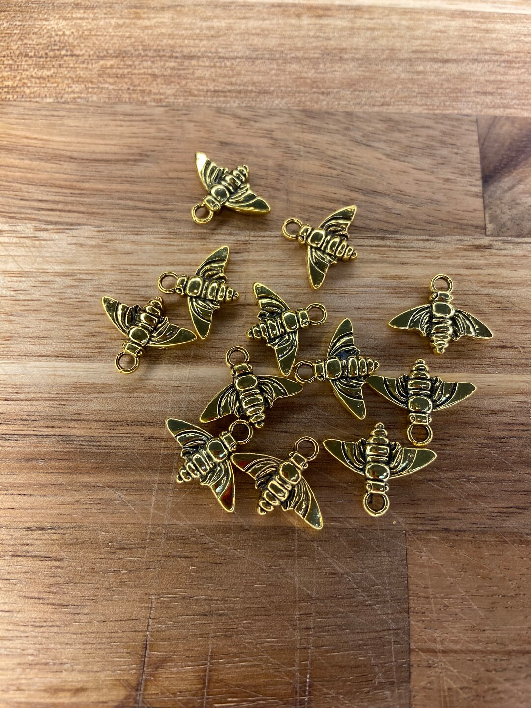 12 Pewter Double Sided Bee Charms- Gold Tone Pewter Bee Charm - Etsy