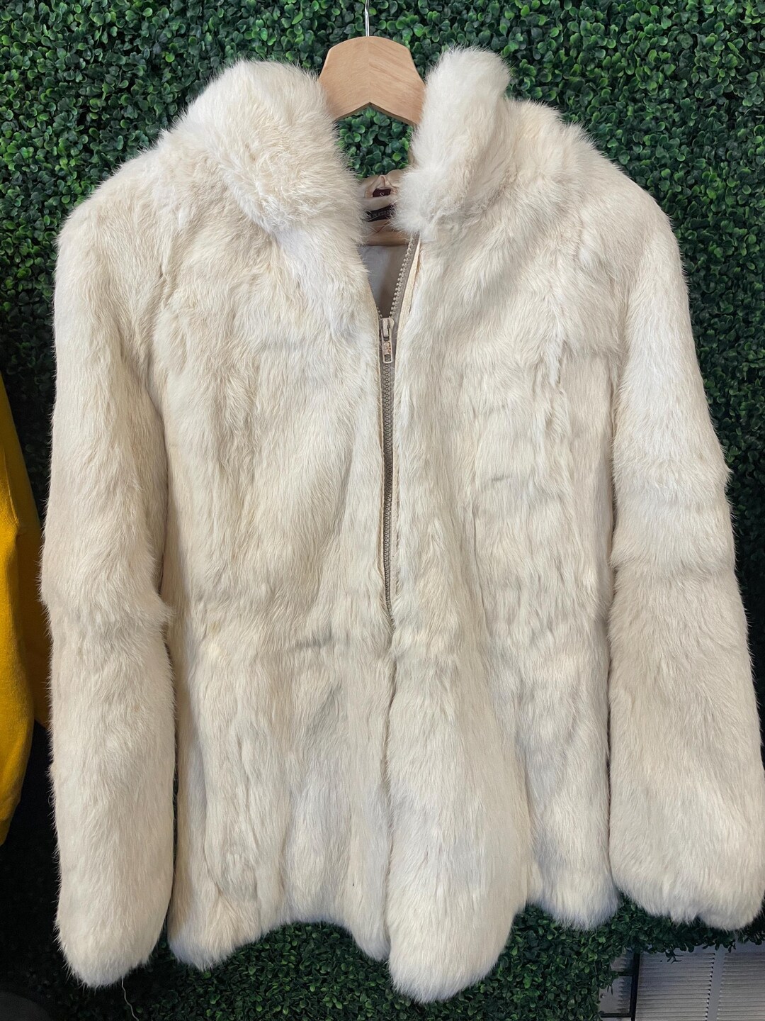 Vtg 70s WHITE FUR JACKET // Vintage Music Coat Elegant Fury Fuzz Winter ...