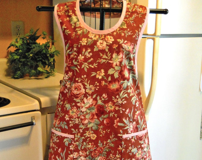 Old Fashioned Full Apron in Dark Red and Dusty Pink Floral Size Large ...