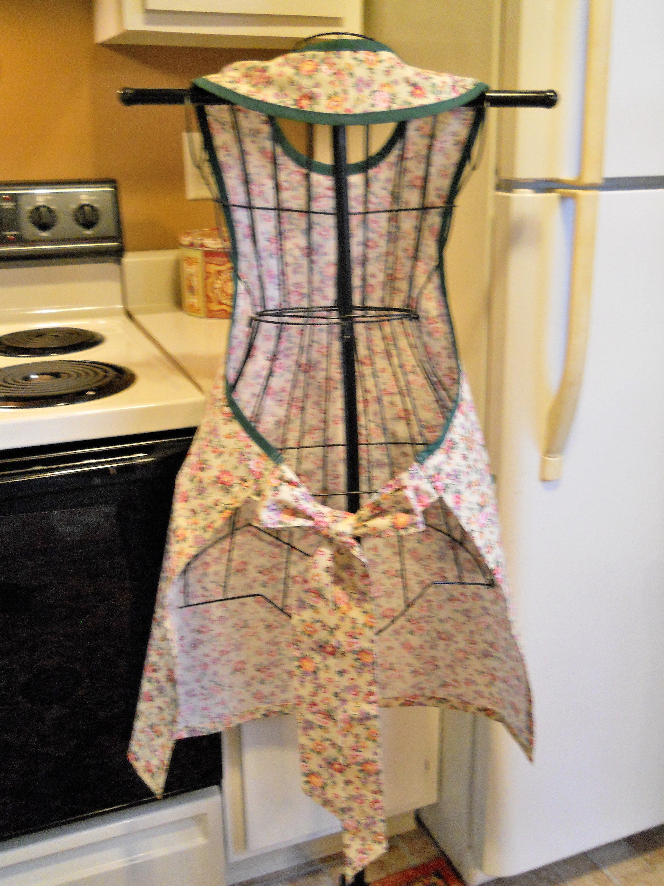 Grandma Vintage Style Full Apron in a Pink Floral on Yellow Size Medium ...