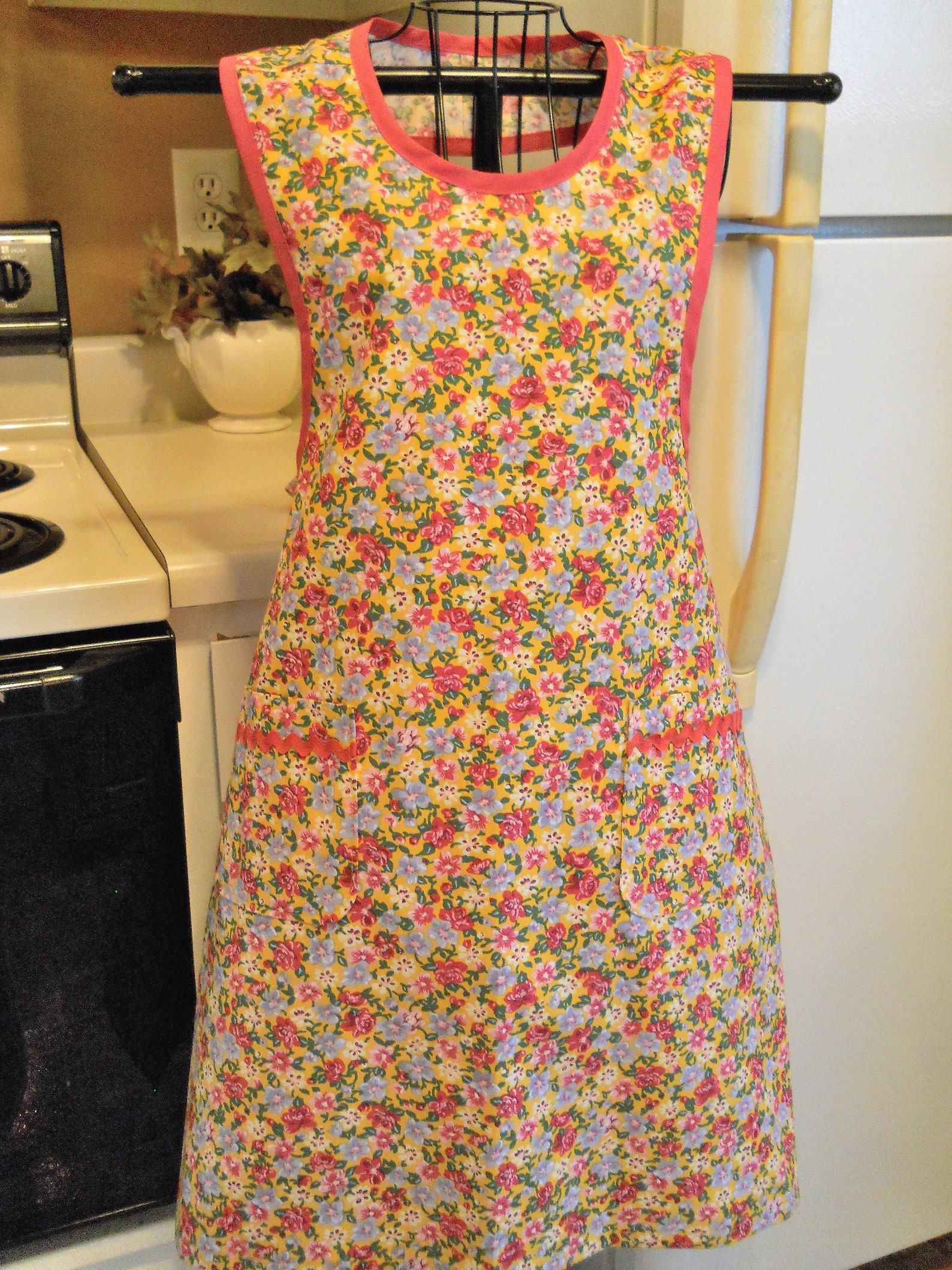 Women's Vintage Style Old Fashioned Full Apron in Yellow - Etsy
