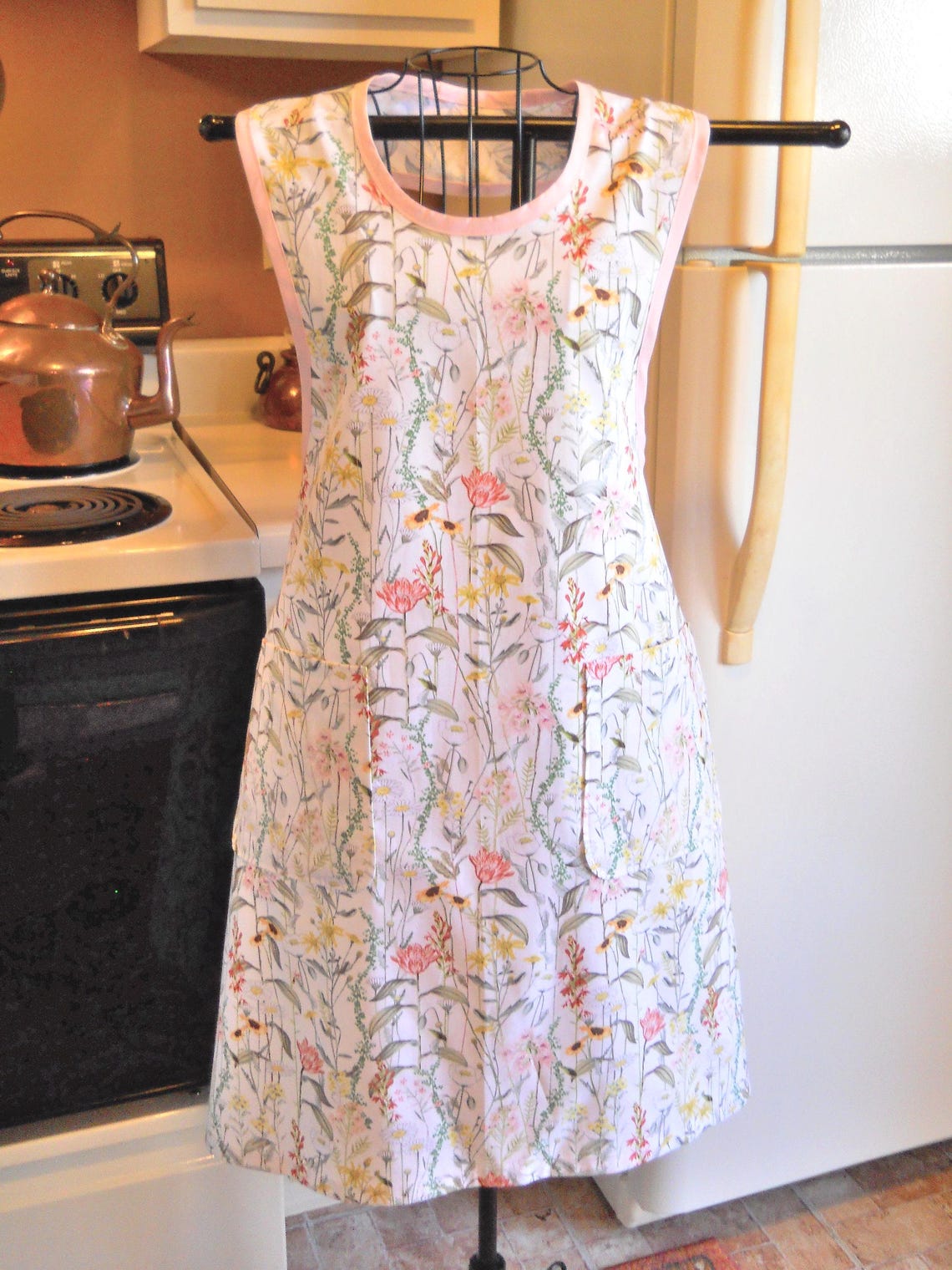 Old Fashioned Grandma Style Apron With Vintage Flowers in Size Large - Etsy