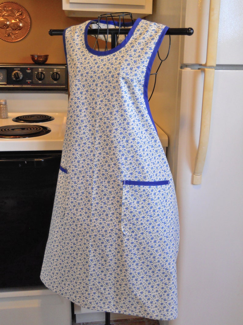 Old Fashioned Grandma Style Apron in Blue Floral Size Large - Etsy