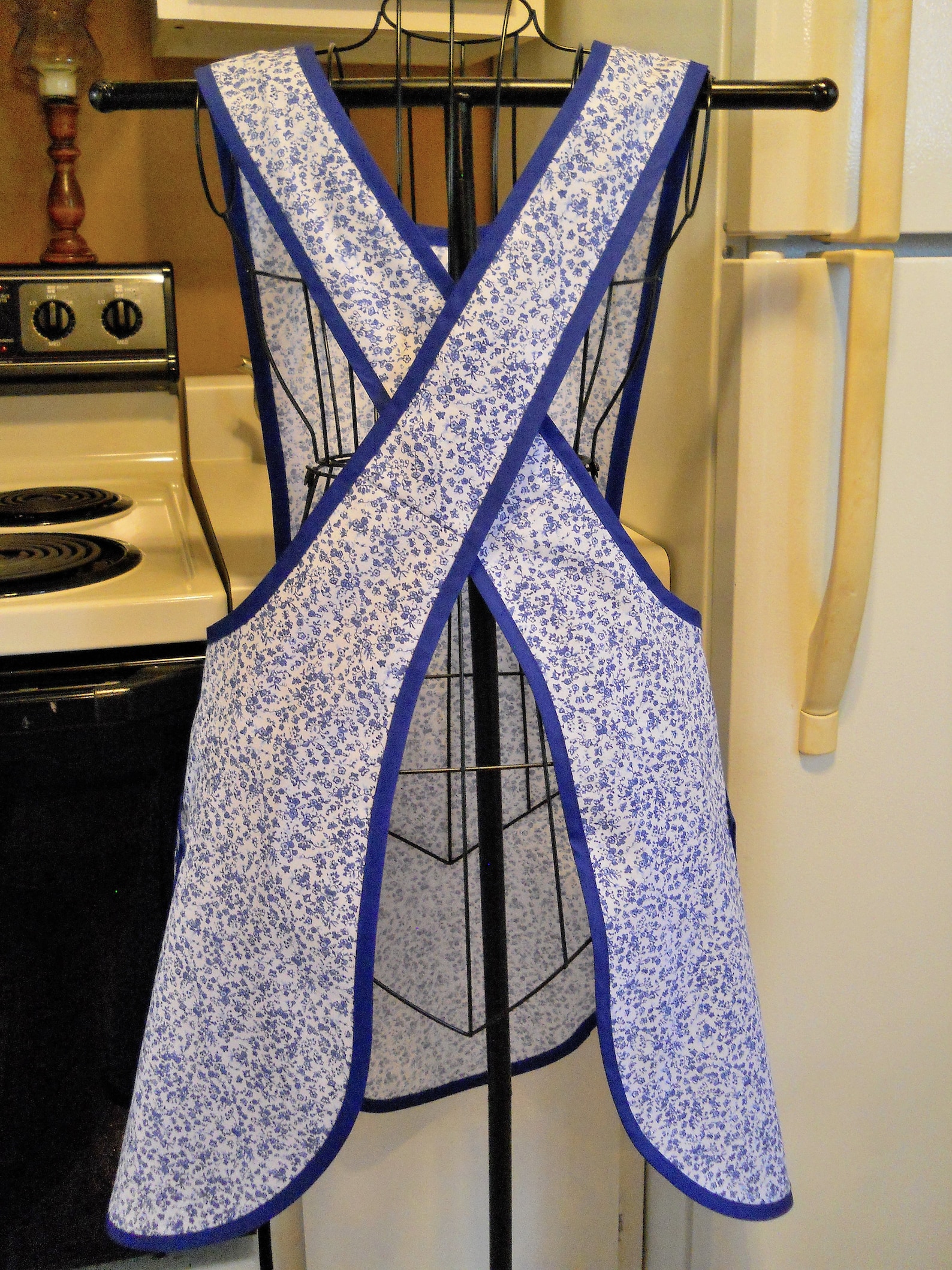 Crossover Vintage Style No Tie Apron in Blue Floral Size XL - Etsy