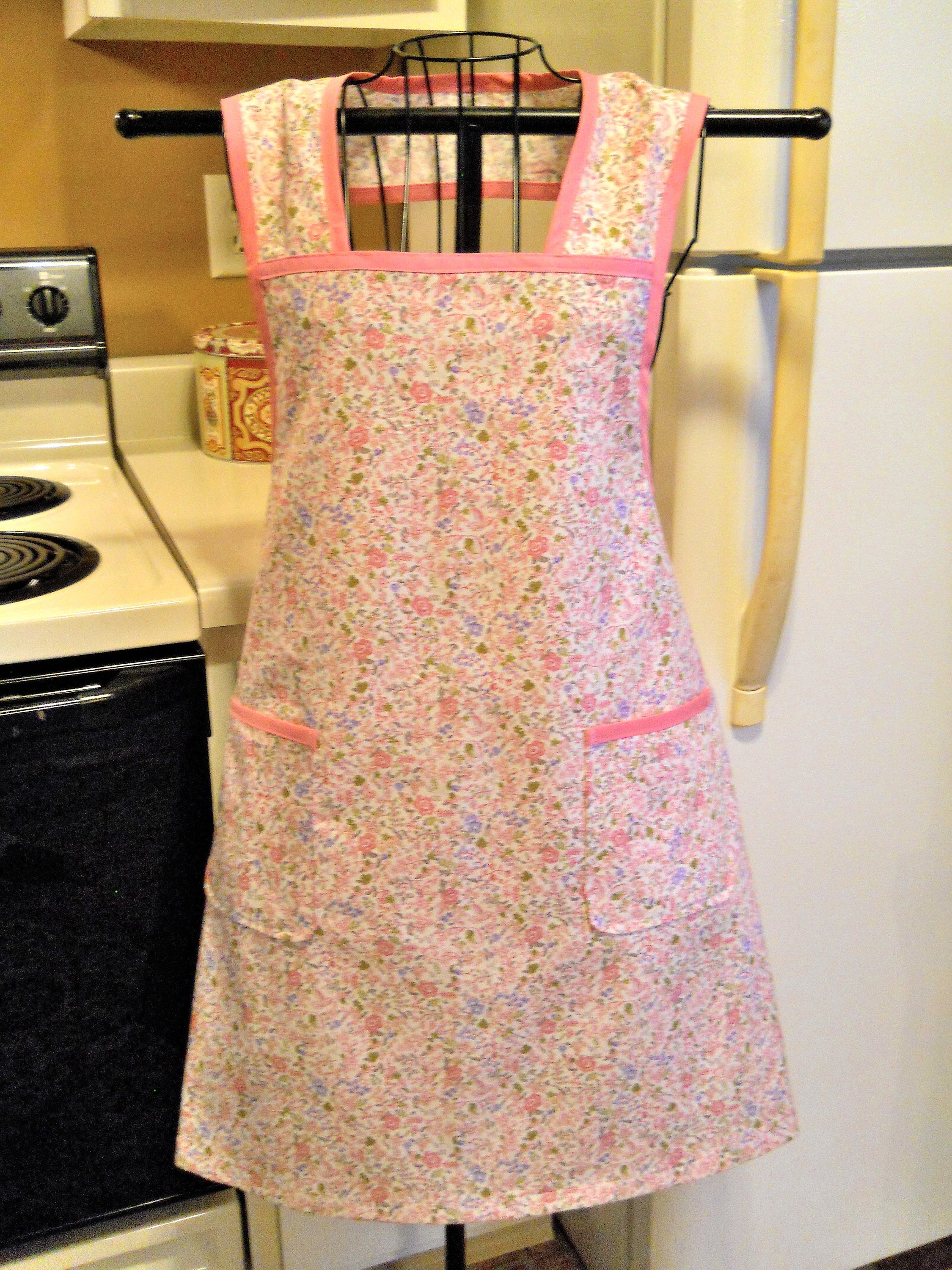 1940's Style Old Fashioned Full Apron in Pink Floral Size | Etsy