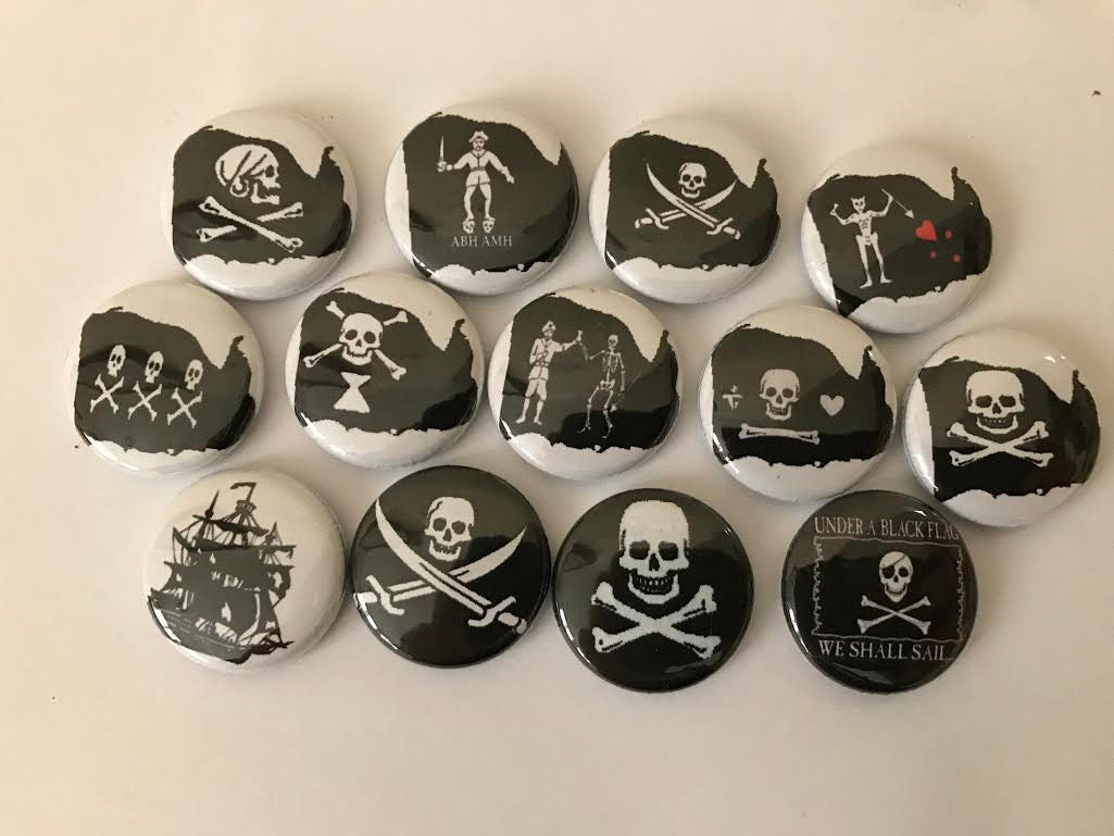 Historic PIRATE FLAGS Pin Set 1 Buttons Nautical Collectibles Jolly ...