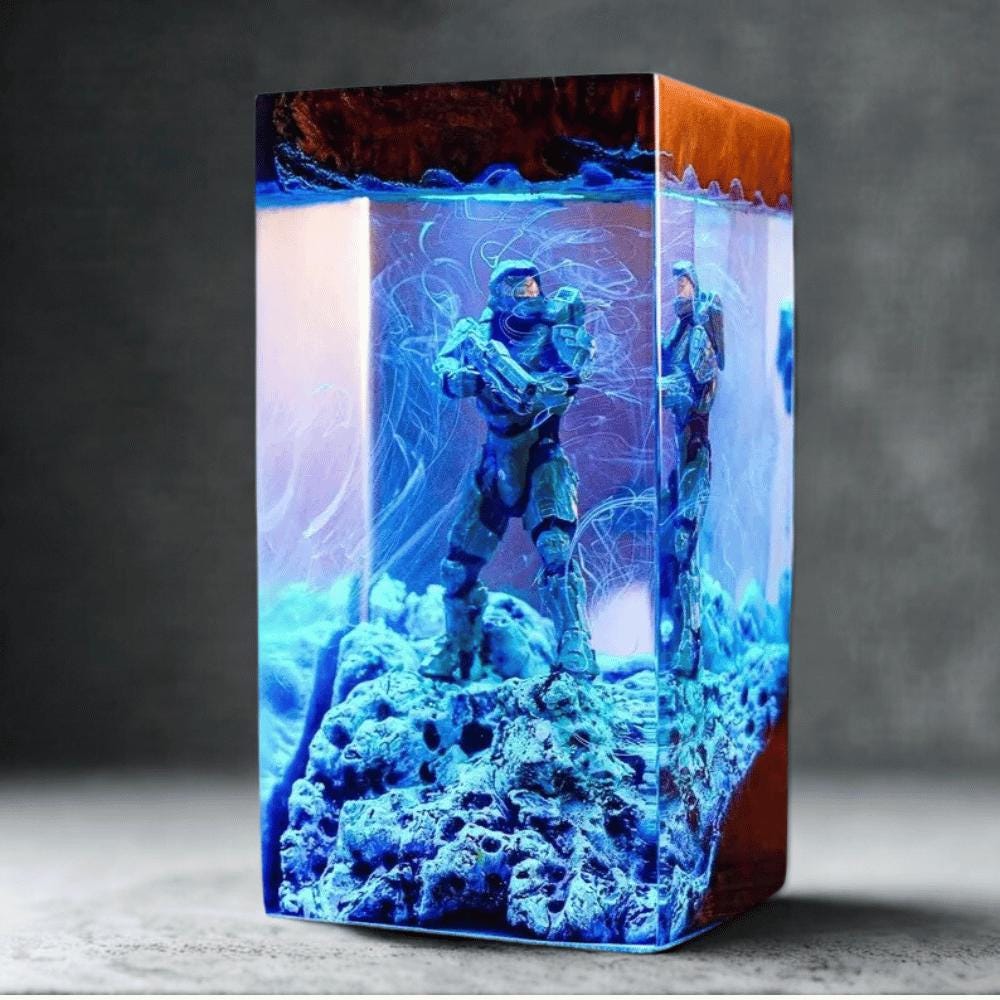 Master Chief Resin Lamp – Halo Infinite LED Night Light, Handmade Sci ...