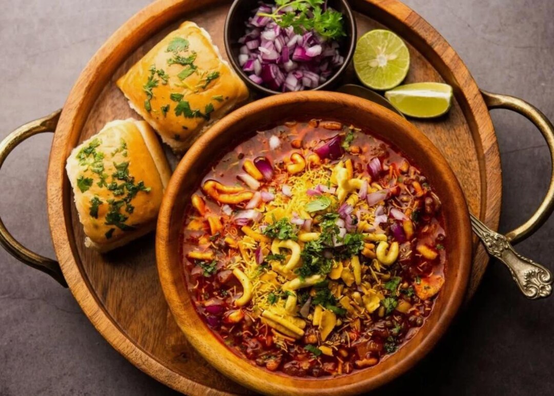 Traditional Homemade Misal Masala Spice Mix Maharashtrian Sprouted Bean ...