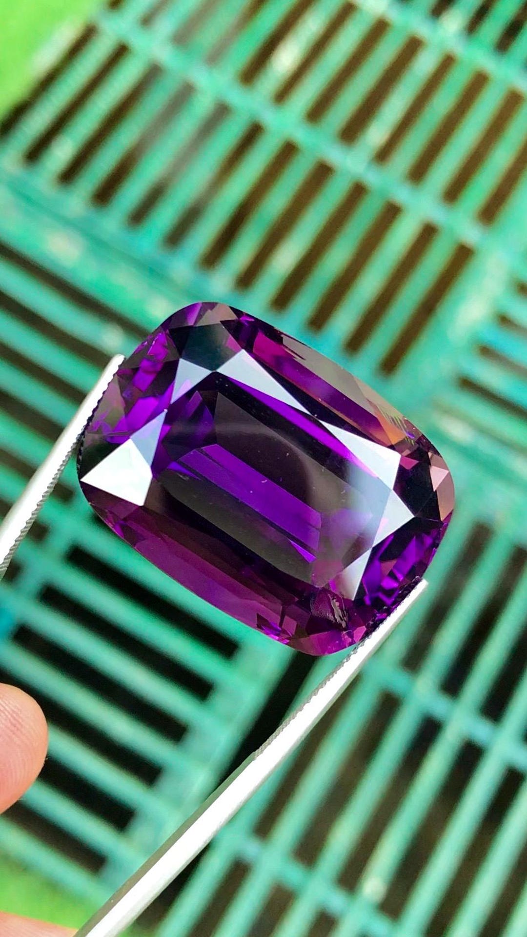 Extreme Rare Color Shift Amethyst | 75.55 Ct Vivid Blue-purple Hue ...