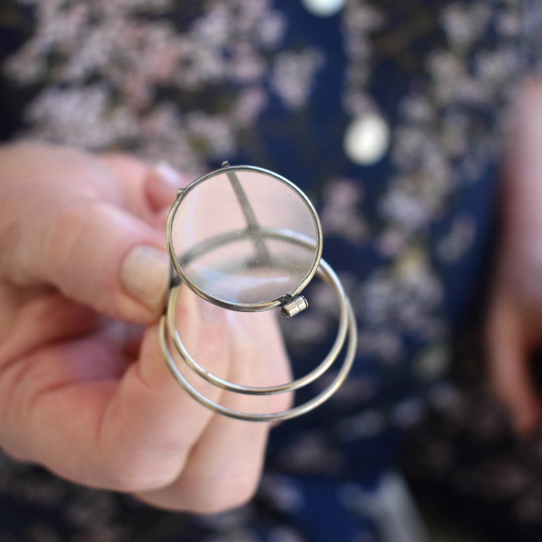 Vintage Magnifier Loupe With a Stand Compact Fitrite Skeleton Eye ...