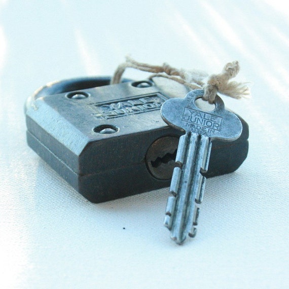 Items similar to Lock and key vintage Yale Junior USA padlock on Etsy