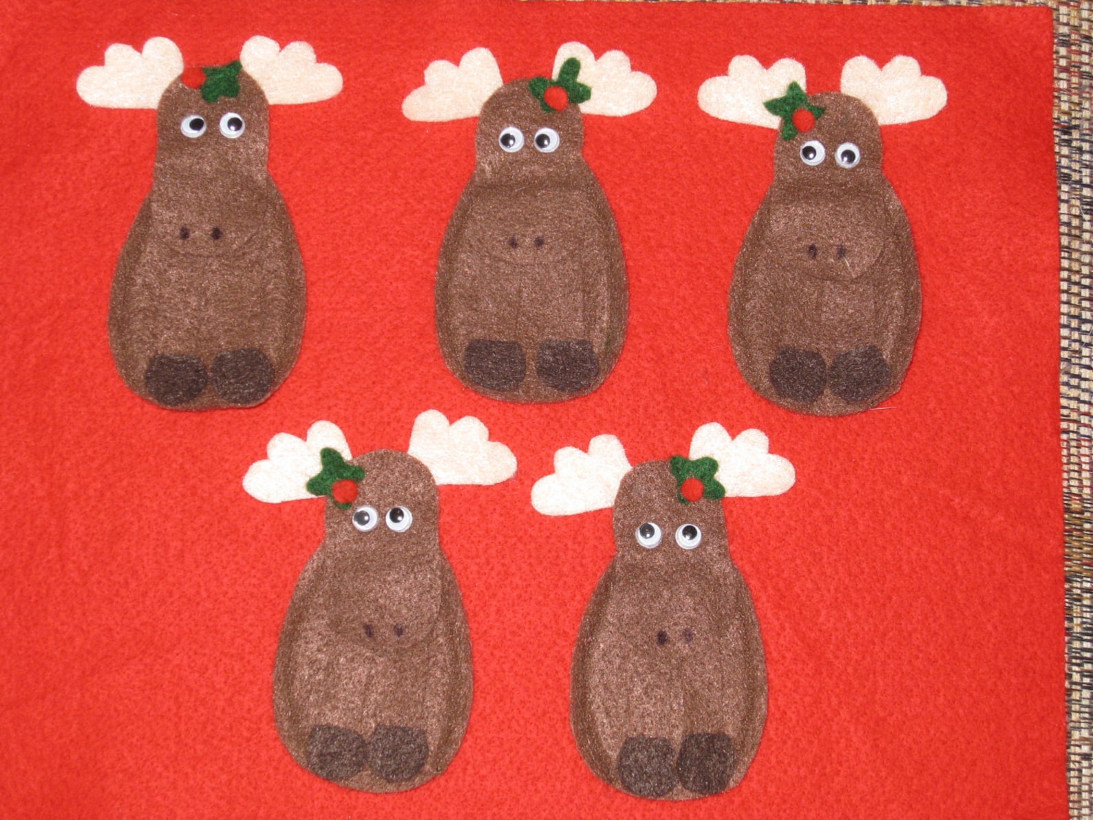 5 Moose Felt Finger Puppets With Laminated Rhyme - Etsy