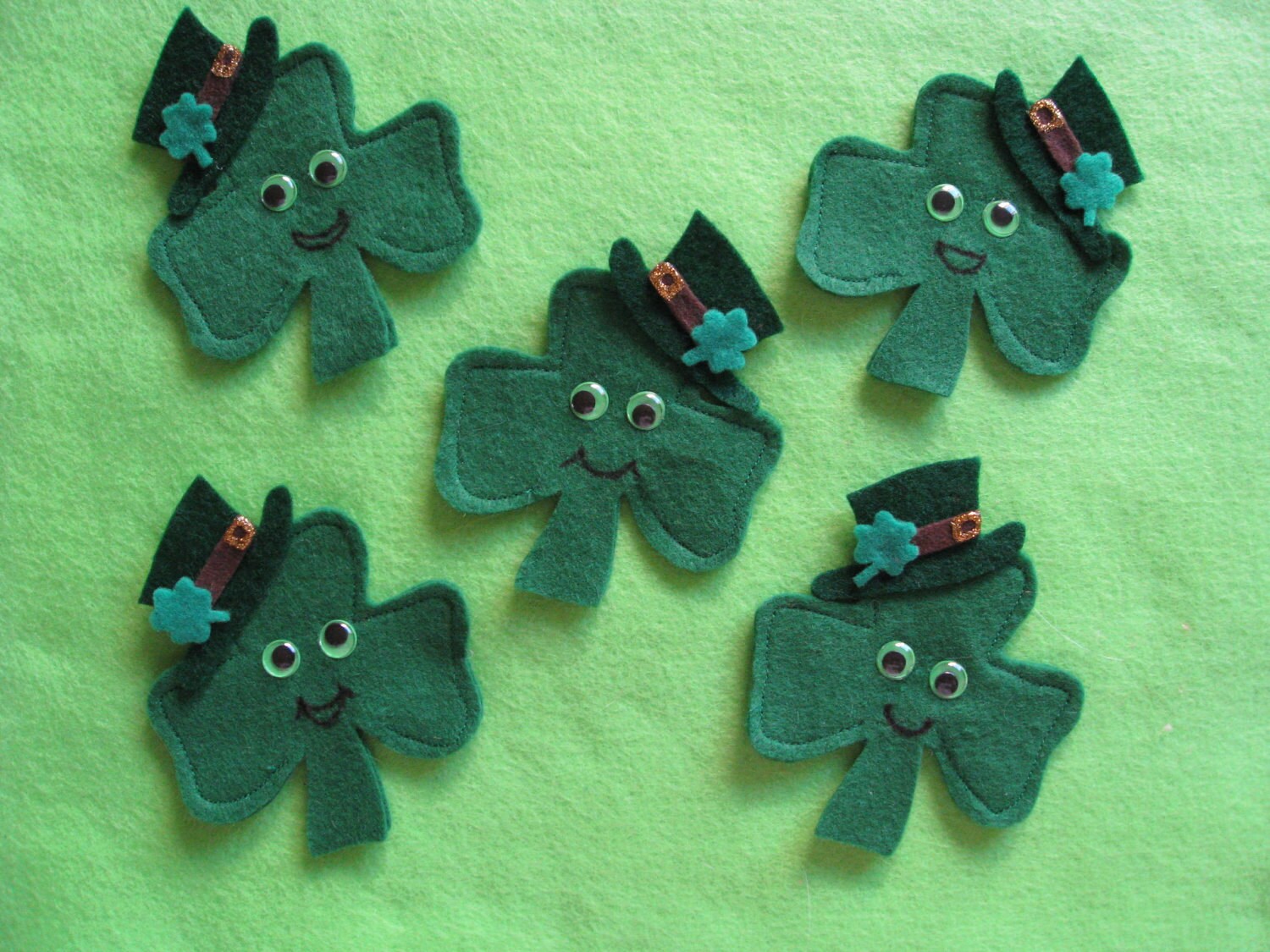 5 Shamrock Finger Puppets & Original Rhyme, Handcrafted From Felt - Etsy