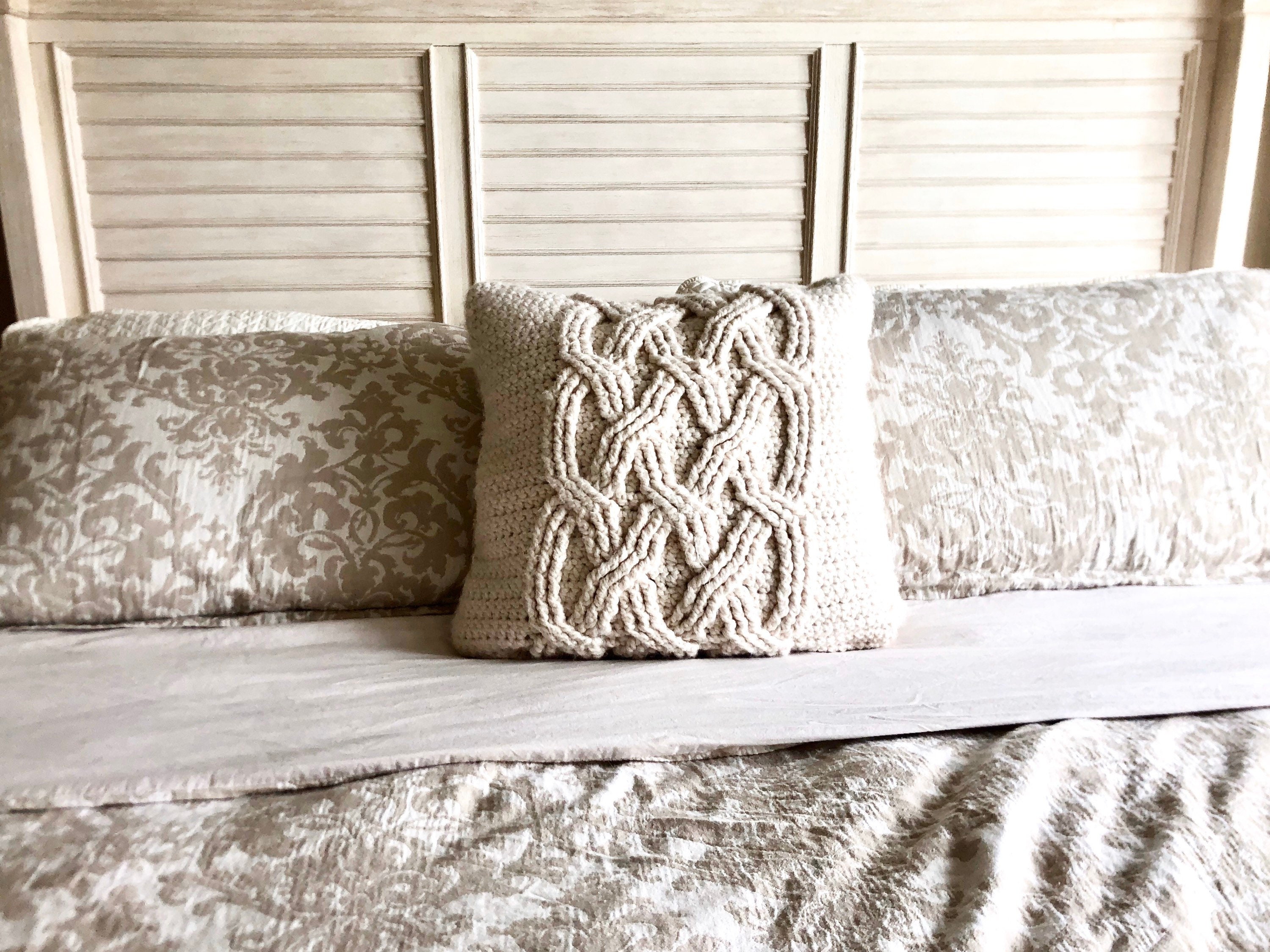 CROCHET PATTERN Chunky Cabled Pillow Pattern Crochet Pillow | Etsy