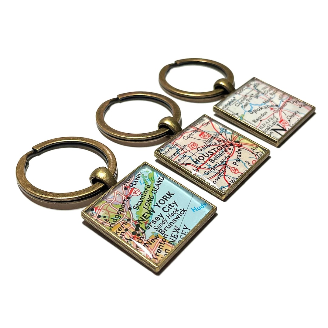 Custom Vintage Map Keychain, Personalized Location, Travel Gift - Etsy