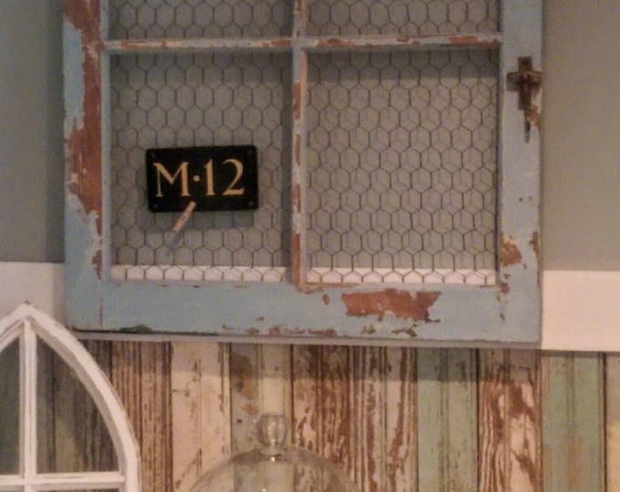 Vintage/antique Window Frame With Chicken Wire/distressed - Etsy