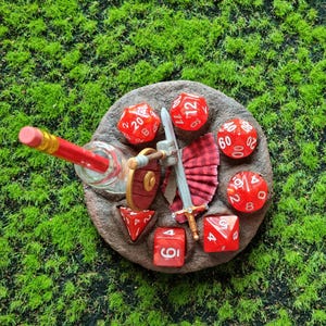 Red Highlander Fighter Polyhedral Dice & Pencil Holder Display - TTRPG ...