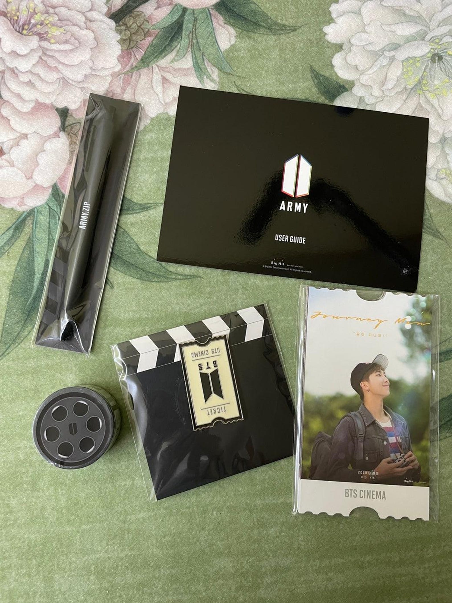 BTS Official Global Fanclub ARMY Membership Kit 6th Term - Pre-owned ...