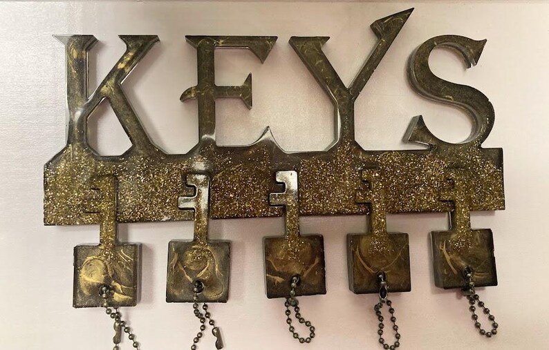 Epoxy Resin KEY Rack; Brown With Glittery Gold; 5 Key-shaped Keychains ...