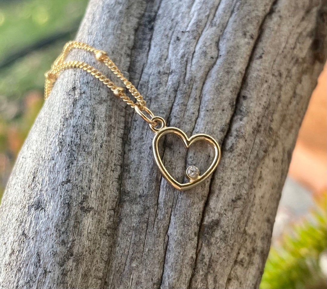 Collar delicado con corazón en oro vermeil y diamantes - Etsy España