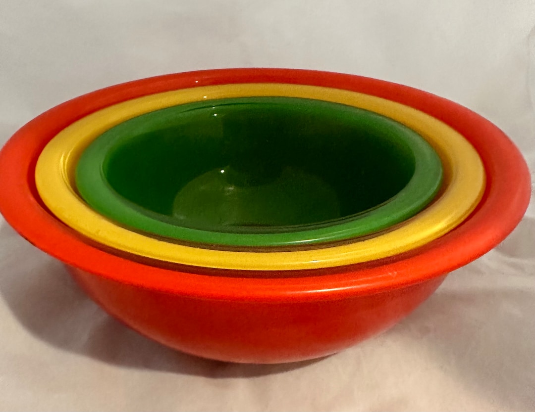 3 Vintage Pyrex Batter Nesting Bowls, Red, Yellow & Green, Cottage ...