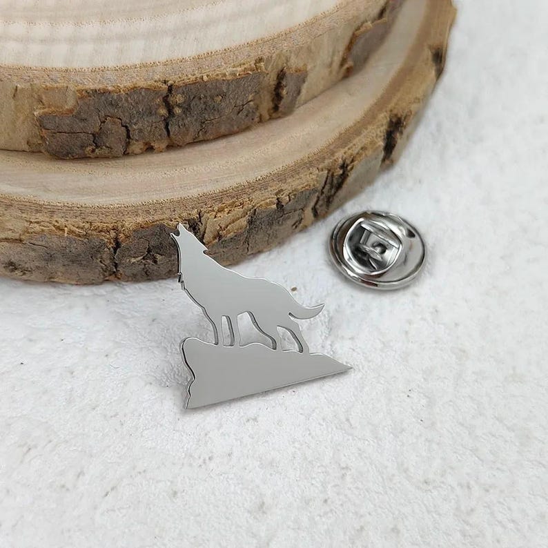 Howling Wolf Brooch Pin | Stainless Steel Wilderness Lapel Pin | Spirit ...