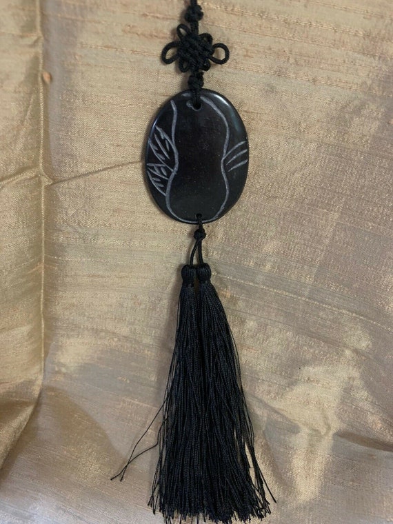 21" VINTAGE CHINESE EXPORT carved black jade tassel p… - Gem