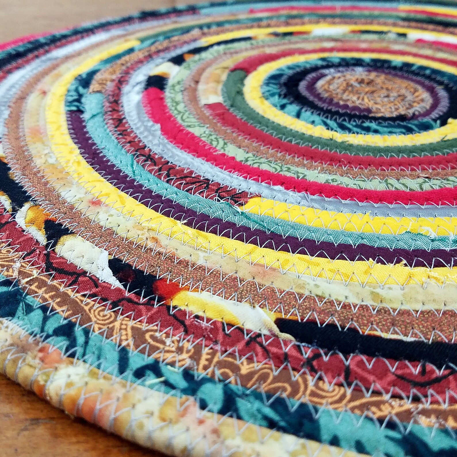 R2s Round Table Mat Bright Kitchen Diner Colors Bold Red | Etsy