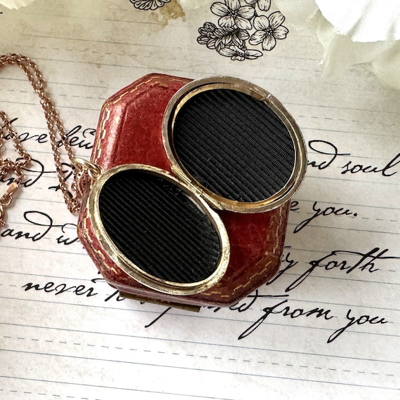 Victorian Aesthetic Engraved 9ct Rose Gold Locket. An… - Gem