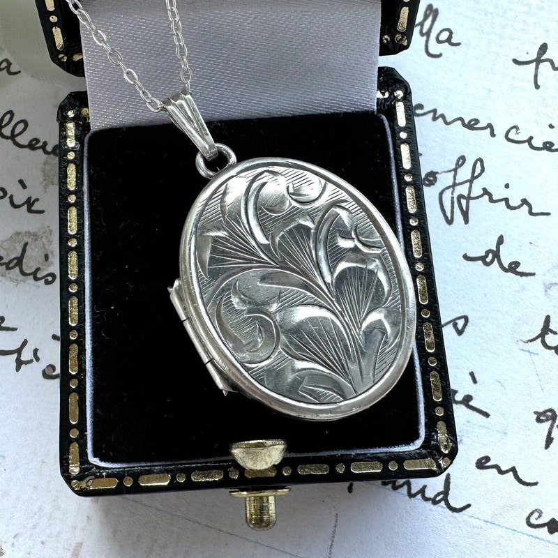 Lily Locket - Etsy