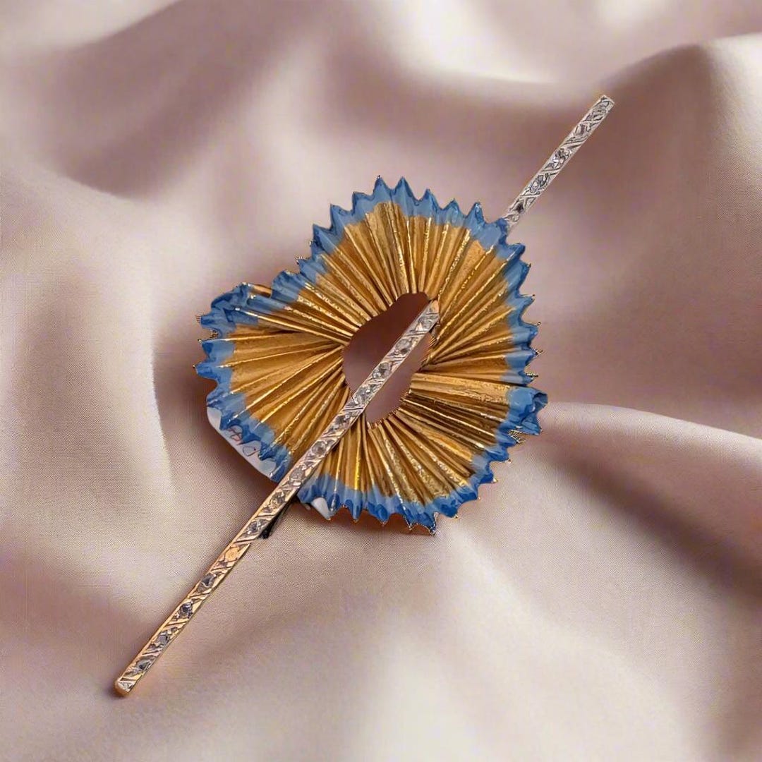 Brooch in 18k Gold, White and Yellow Gold Decorated With Diamonds ...