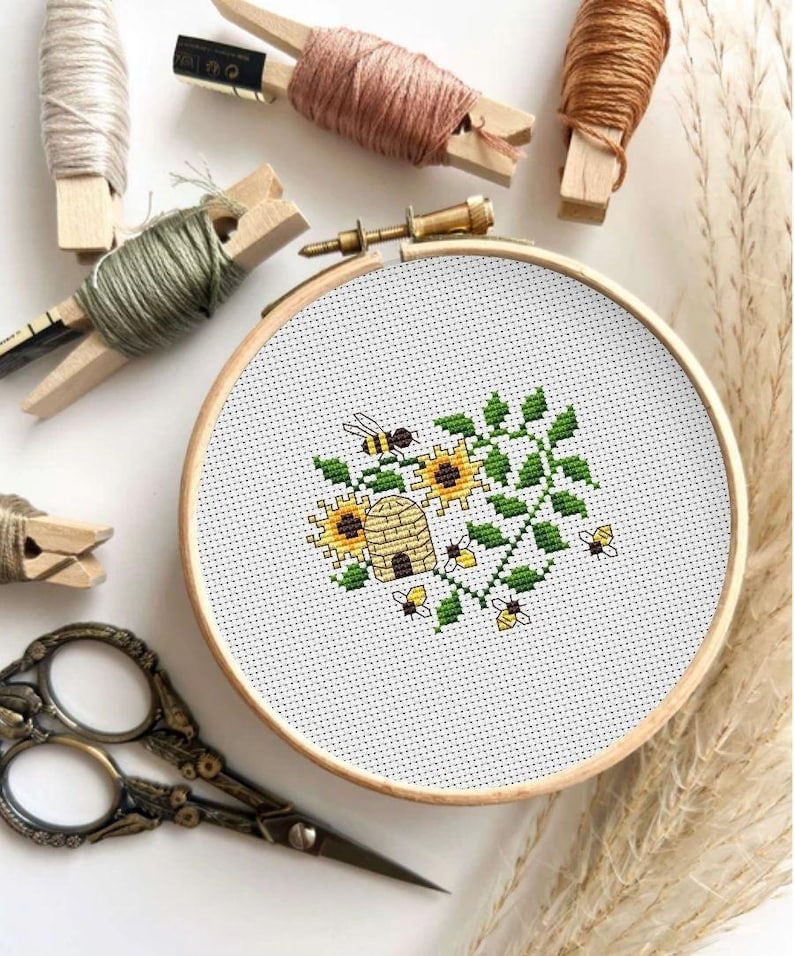Honey Bee Cross Stitch Pattern. Bee Cross Stitch Digital Pattern. Bee ...
