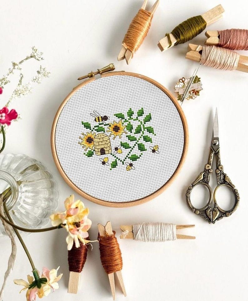 Honey Bee Cross Stitch Pattern. Bee Cross Stitch Digital Pattern. Bee ...