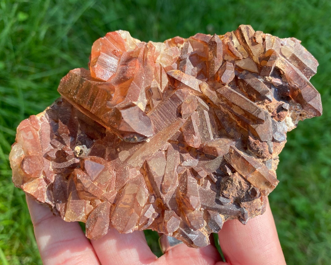 Cúmulo de cuarzo rojo sangre de Marruecos, exhibición de cristal de ...