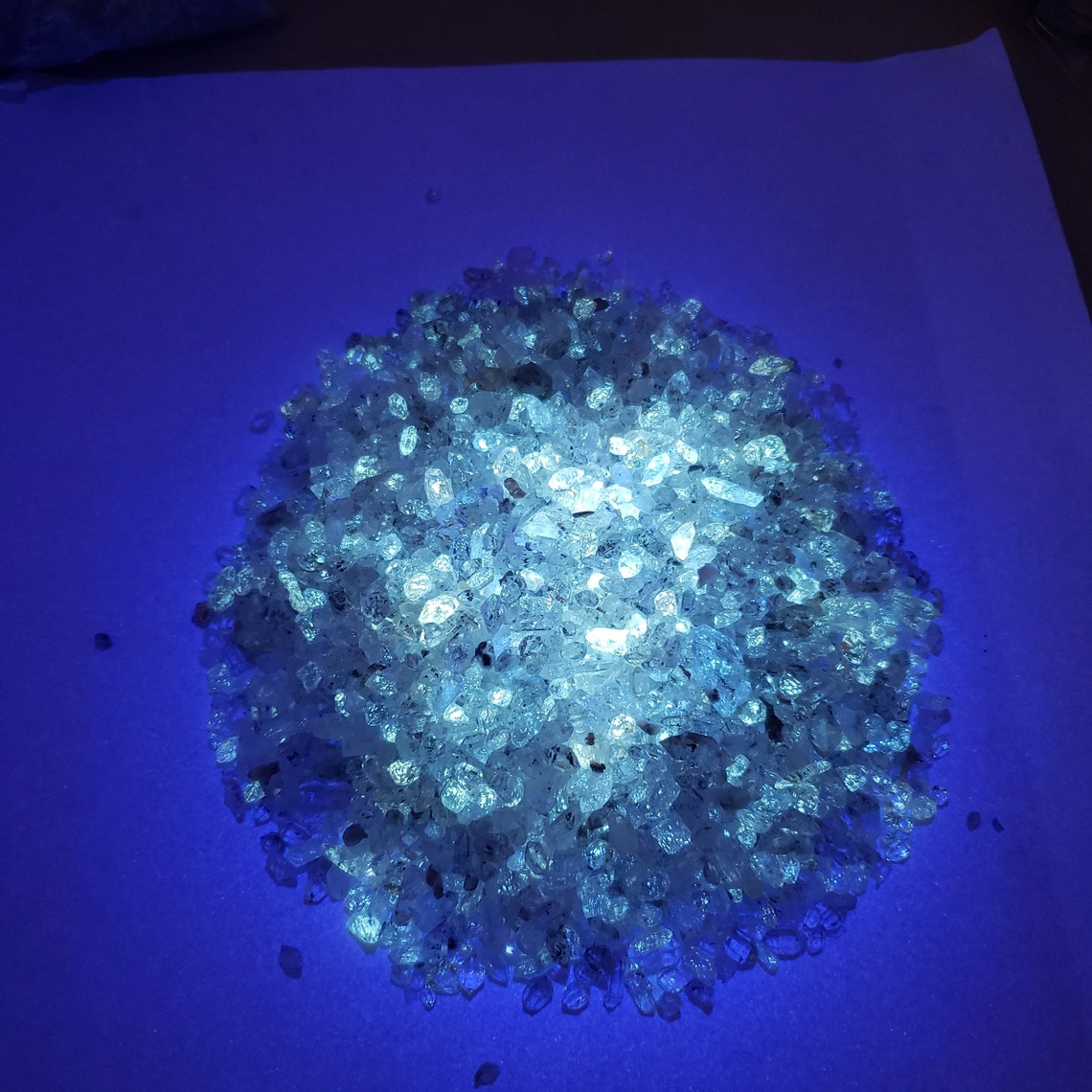 Petroleum Quartz: UV Reactive Gemstones High Graded Glow Yellow Grade A ...