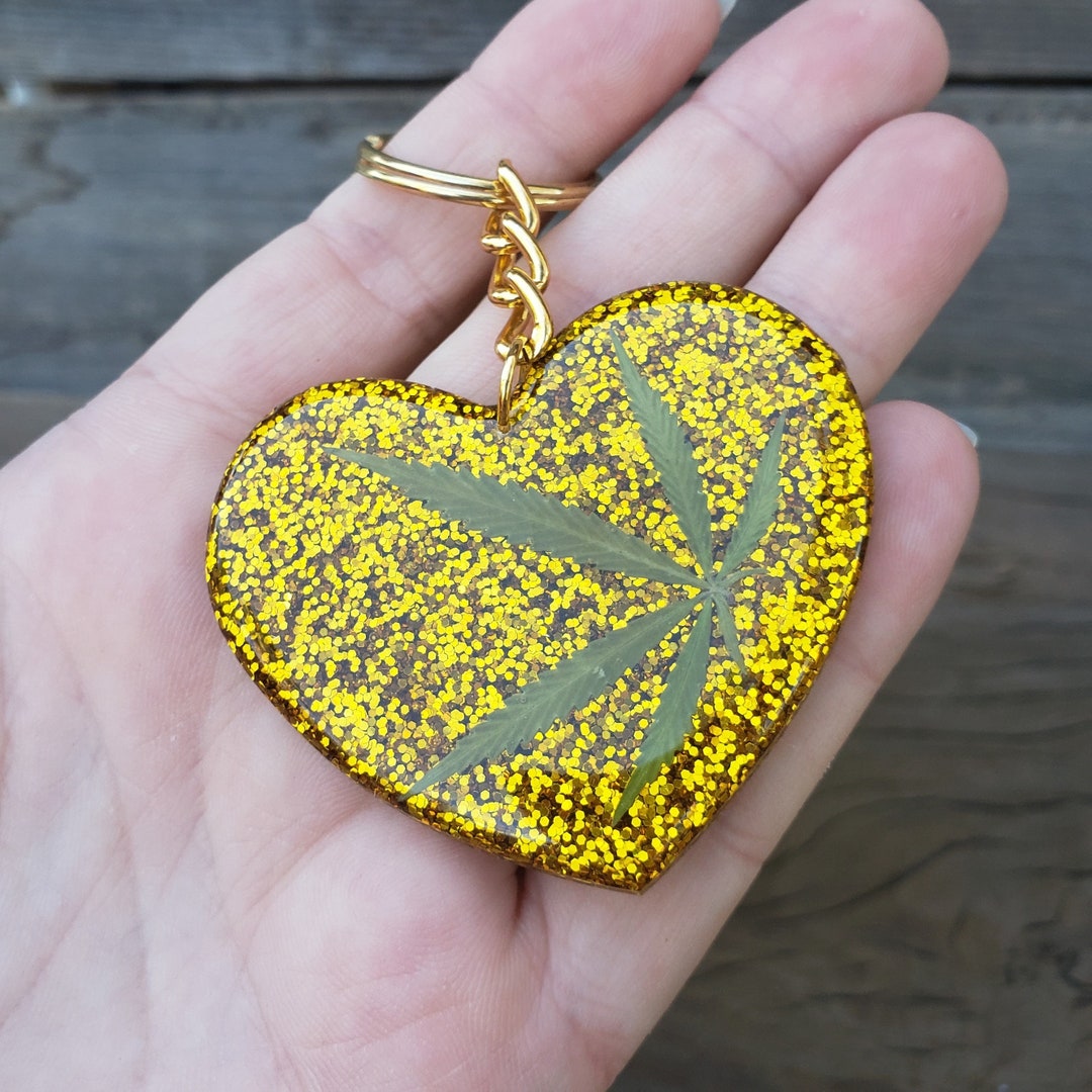 Yellow Gold Weed Leaf Keychain: Gold Glitter Flat Heart Shape Real Weed ...