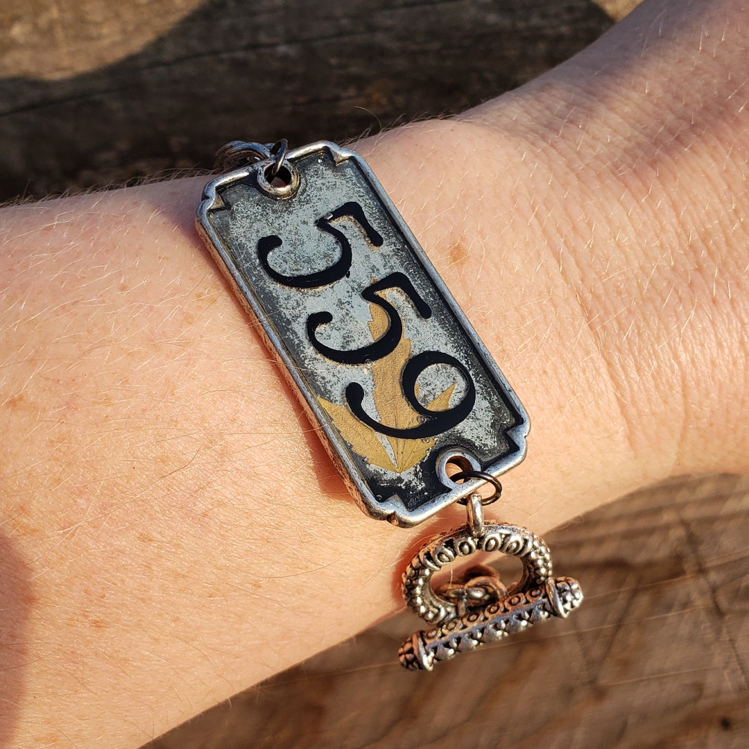 Weed Leaf Bracelet: 559 in Black Numbers With Real Cannabis Marijuana ...