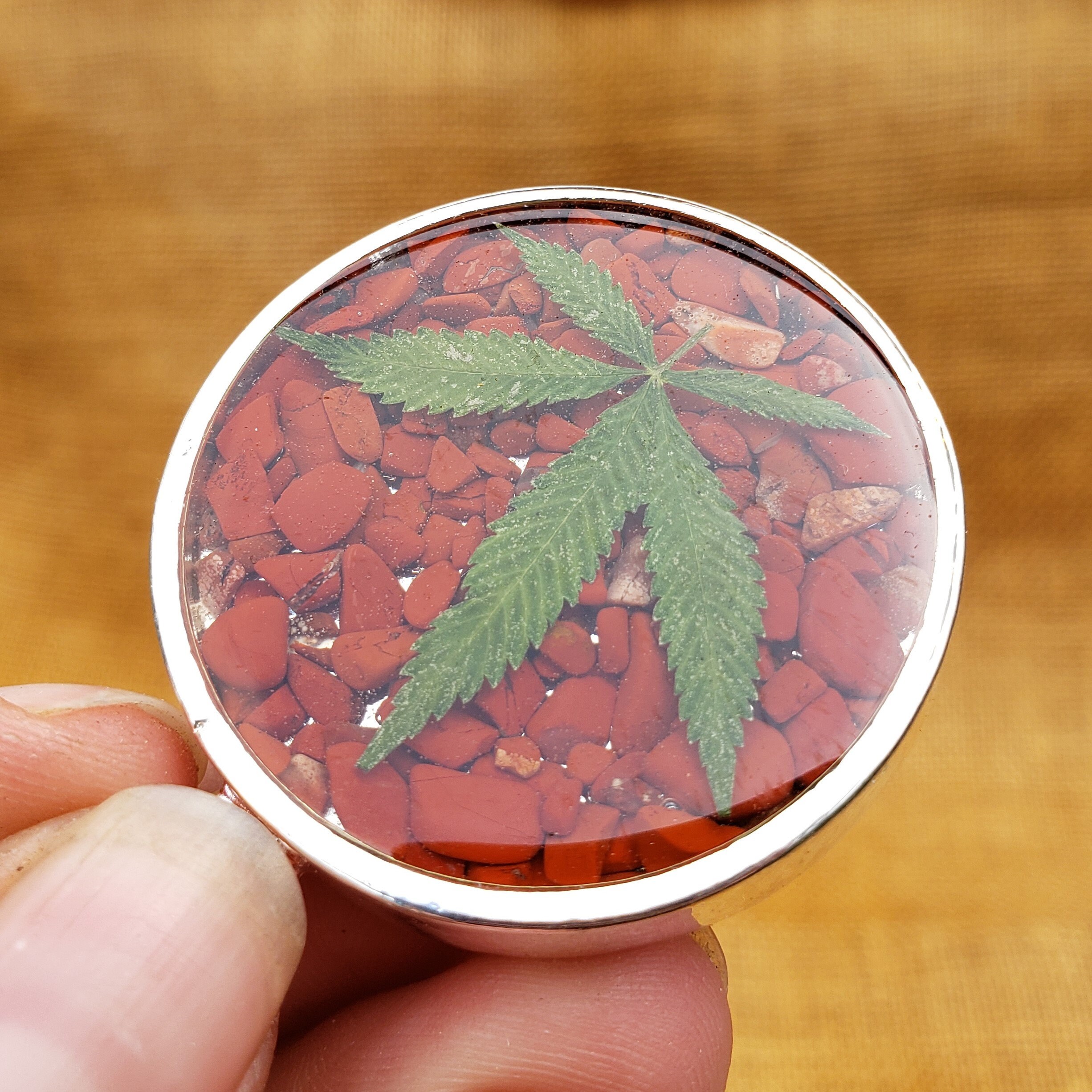 Red Jasper Weed Leaf Necklace: Resin Real Cannabis Pot - Etsy España