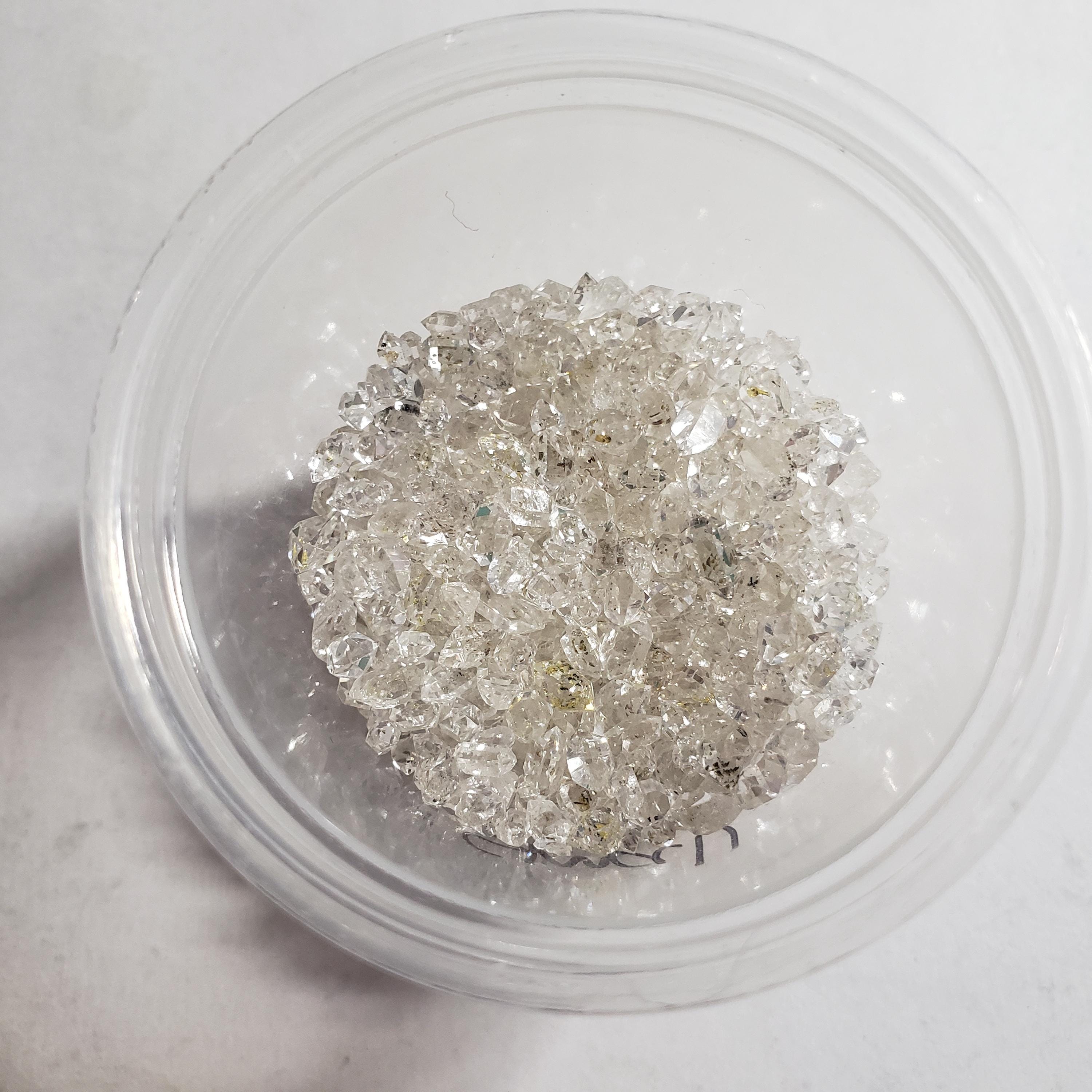 Petroleum Quartz: UV Reactive Gemstones High Graded Glow Yellow Grade A ...