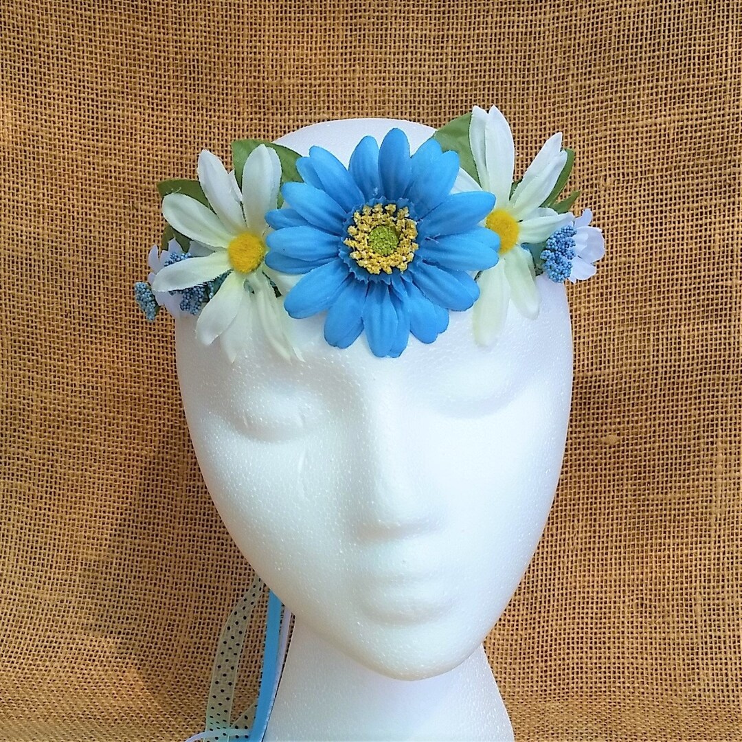 Daisy Chain Tiara: Blue & White Flower Crown Daisies Green Leaves ...