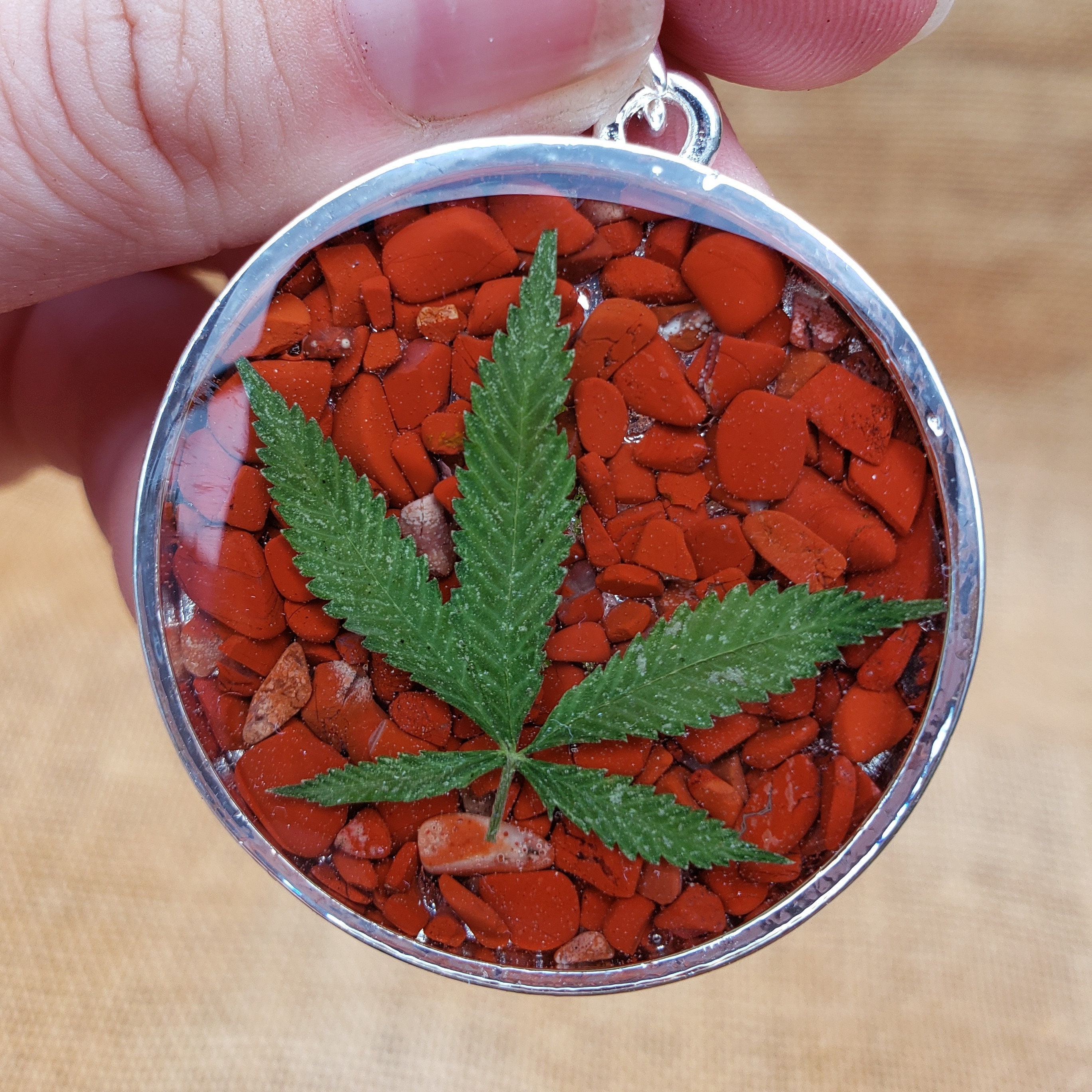 Red Jasper Weed Leaf Necklace: Resin Real Cannabis Pot - Etsy España