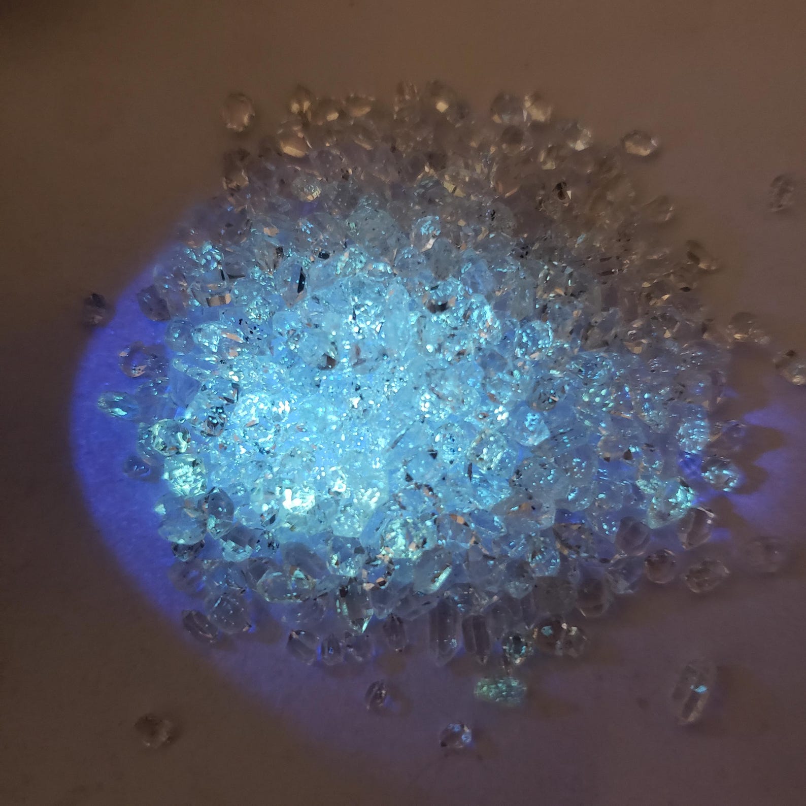 Petroleum Quartz: UV Reactive Gemstones High Graded Glow Yellow Grade A ...