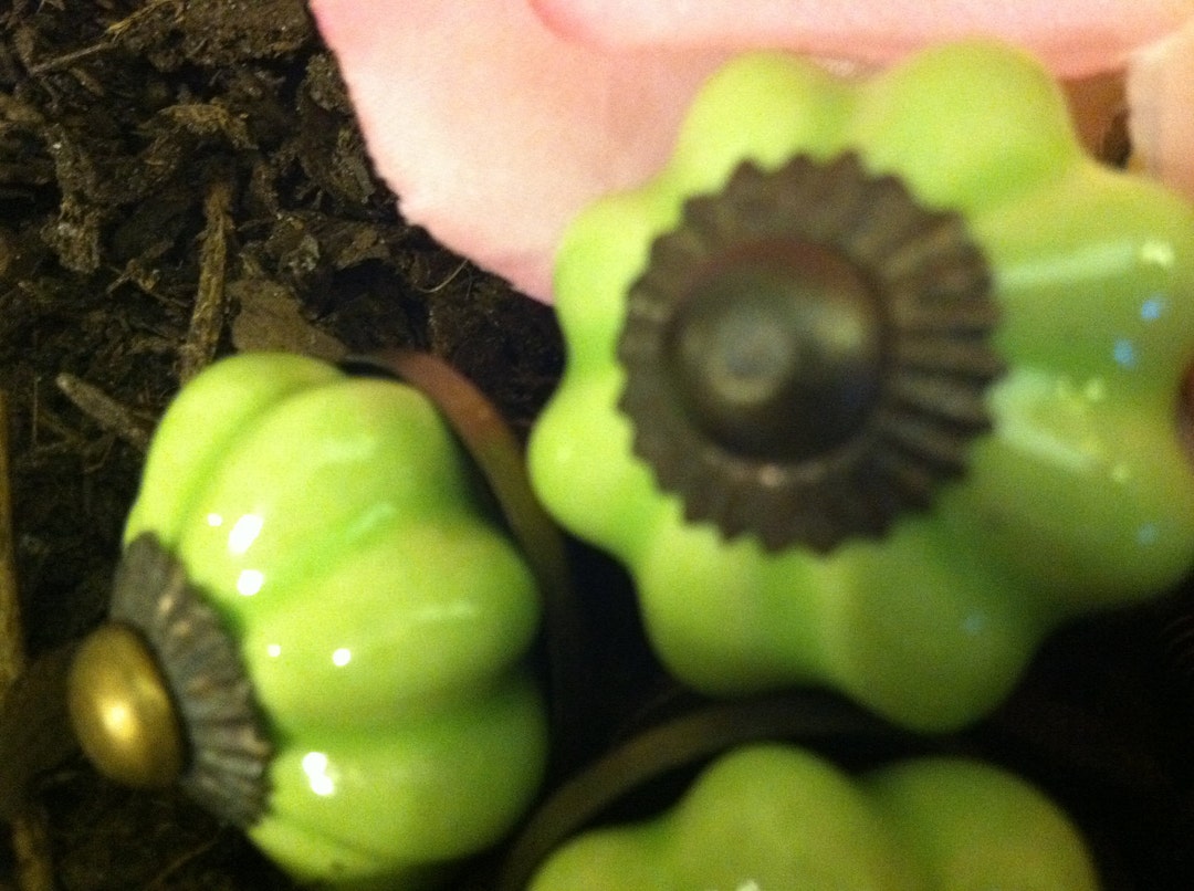 Drawer Pulls / Drawer Knobs / Apple Green Shabby Chic Knobs / Set of 4 ...