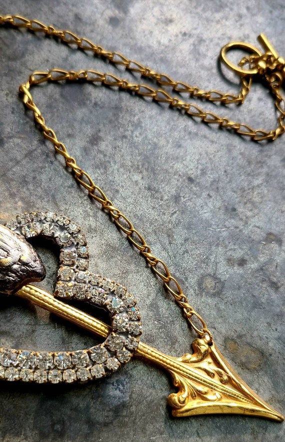 1940s arrow and animal - Gem