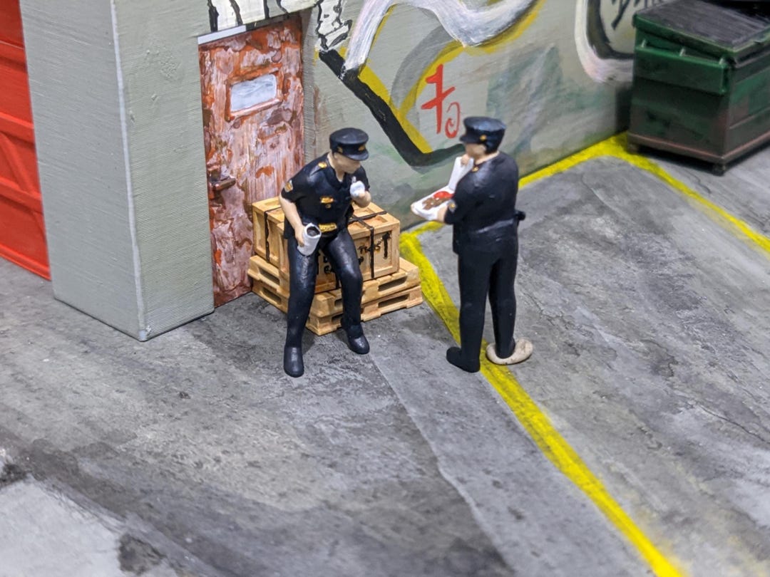 1:64 Mixed Lunch Break Cop Miniature Figures | Doughnut Break Policeman ...