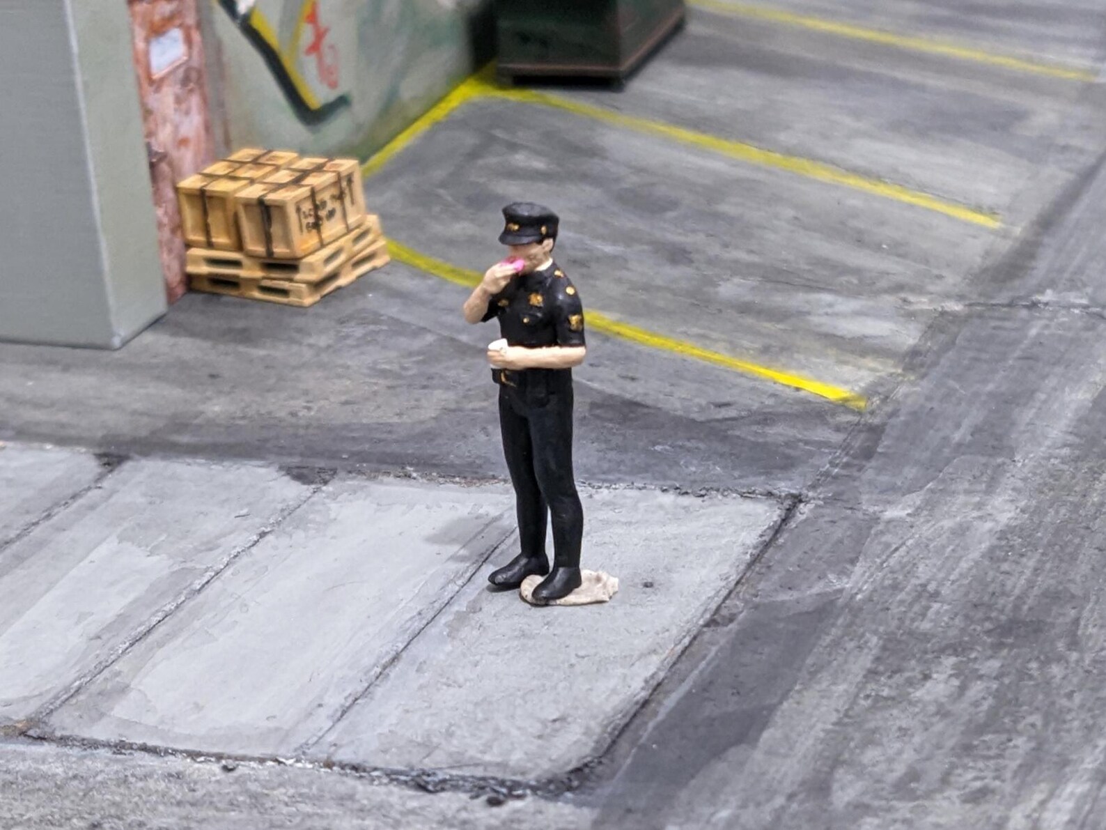 1:64 Mixed Lunch Break Cop Miniature Figures | Doughnut Break Policeman ...
