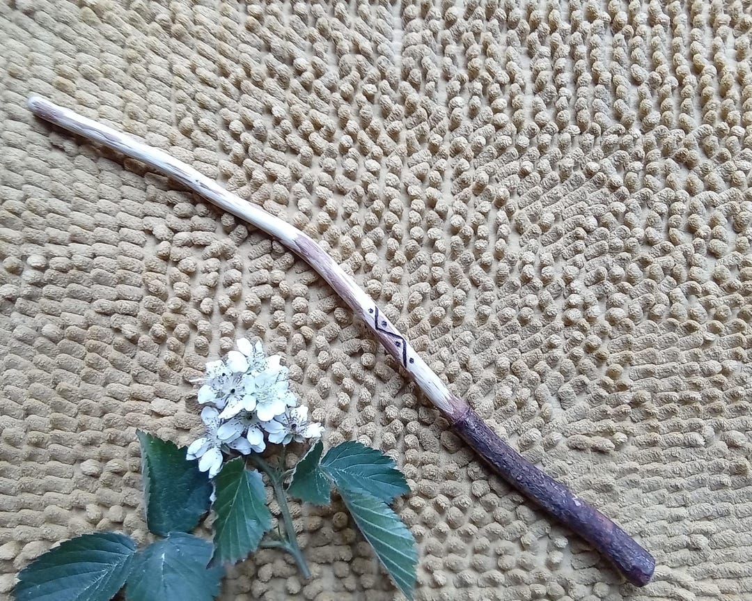 Oak Snake Wand, Magic Wand, Witchcraft Wand, Wand Perfect for Rituals ...