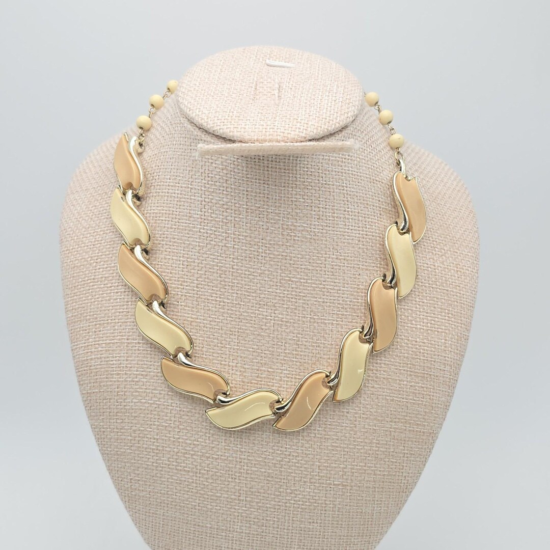 70 Yr Old Vintage CORO Necklace Signed Thermoset Lucite Tan Cream Gold ...