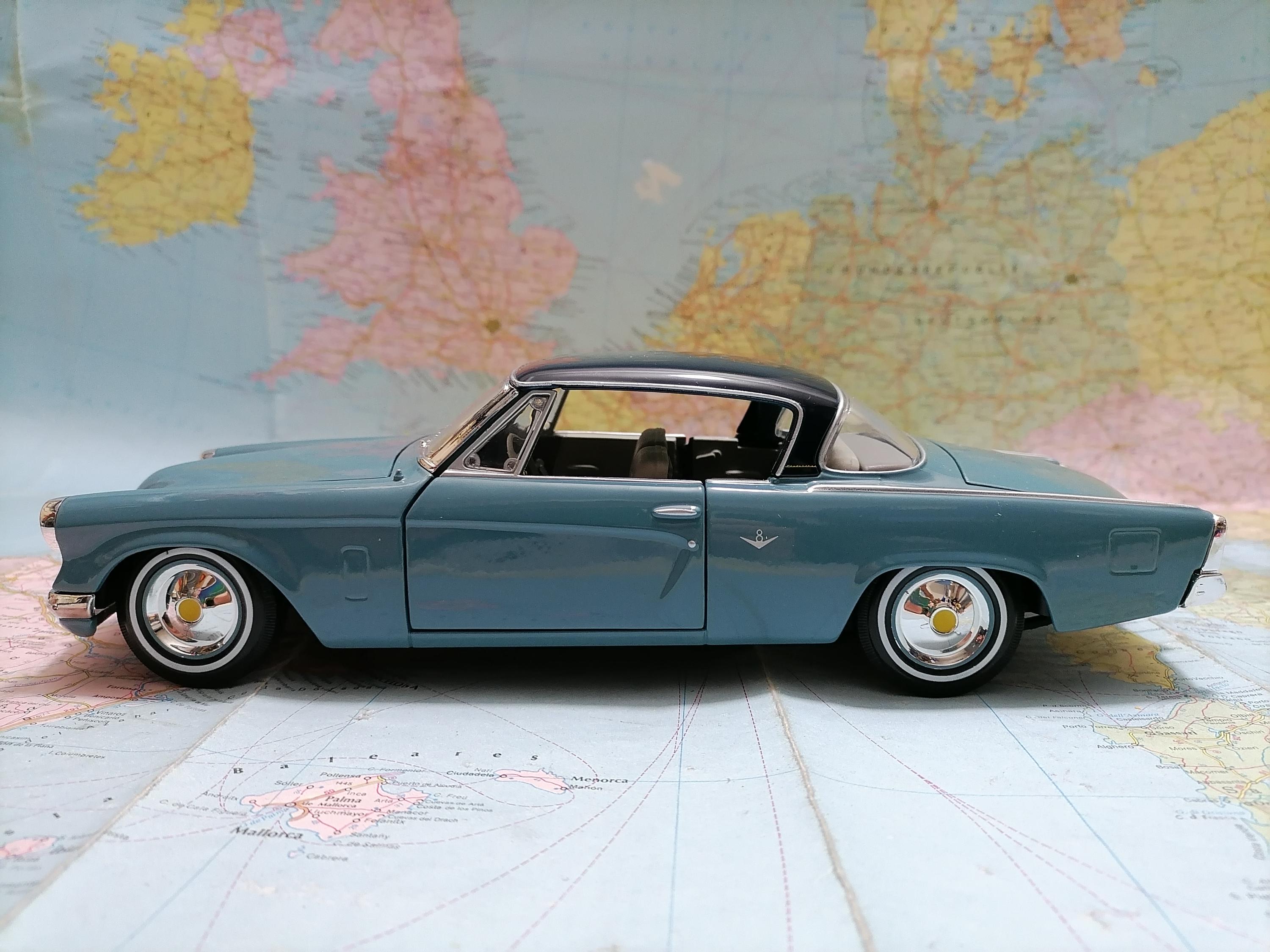 STUDEBAKER STARLINER 1953, Diecast 1:18 Scale Model in Mint Condition ...